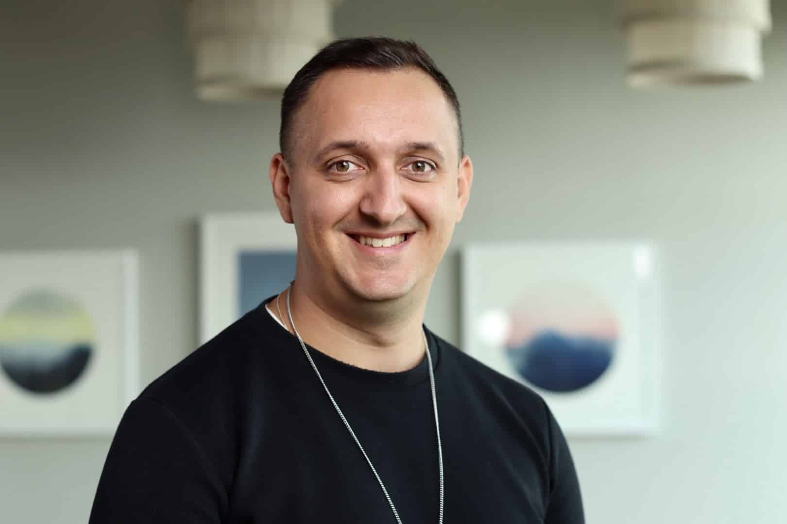 Book James Poulter, Technology Expert, via The Speakers Agency