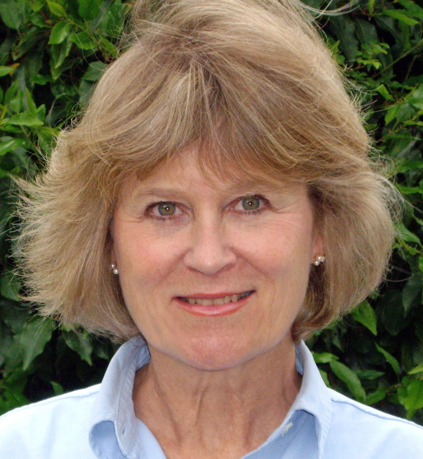 Book Lady Ann Foley | Luncheon Club Speaker | The Speakers Agency