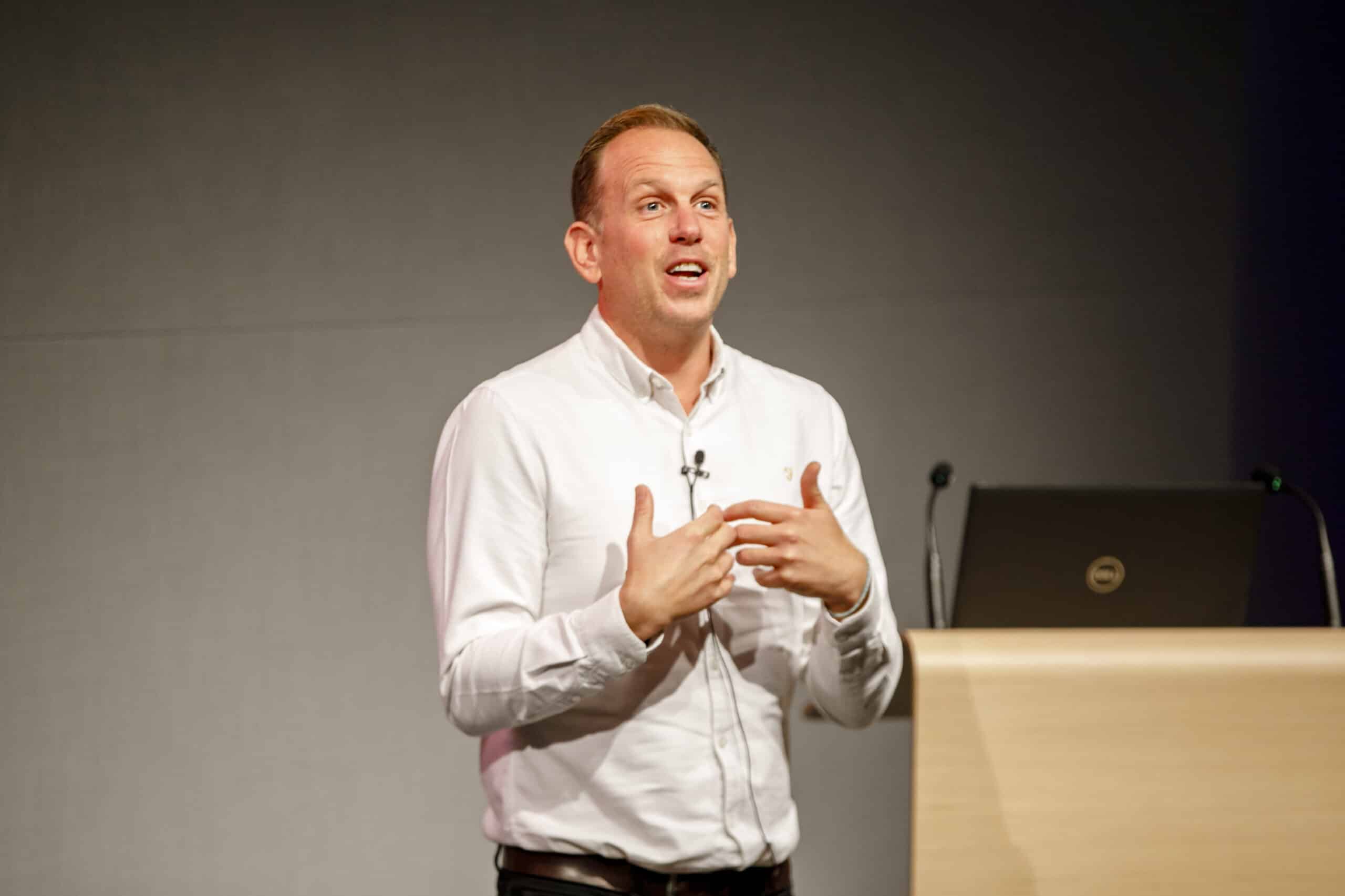 Ian Hurst - The Speakers Agency