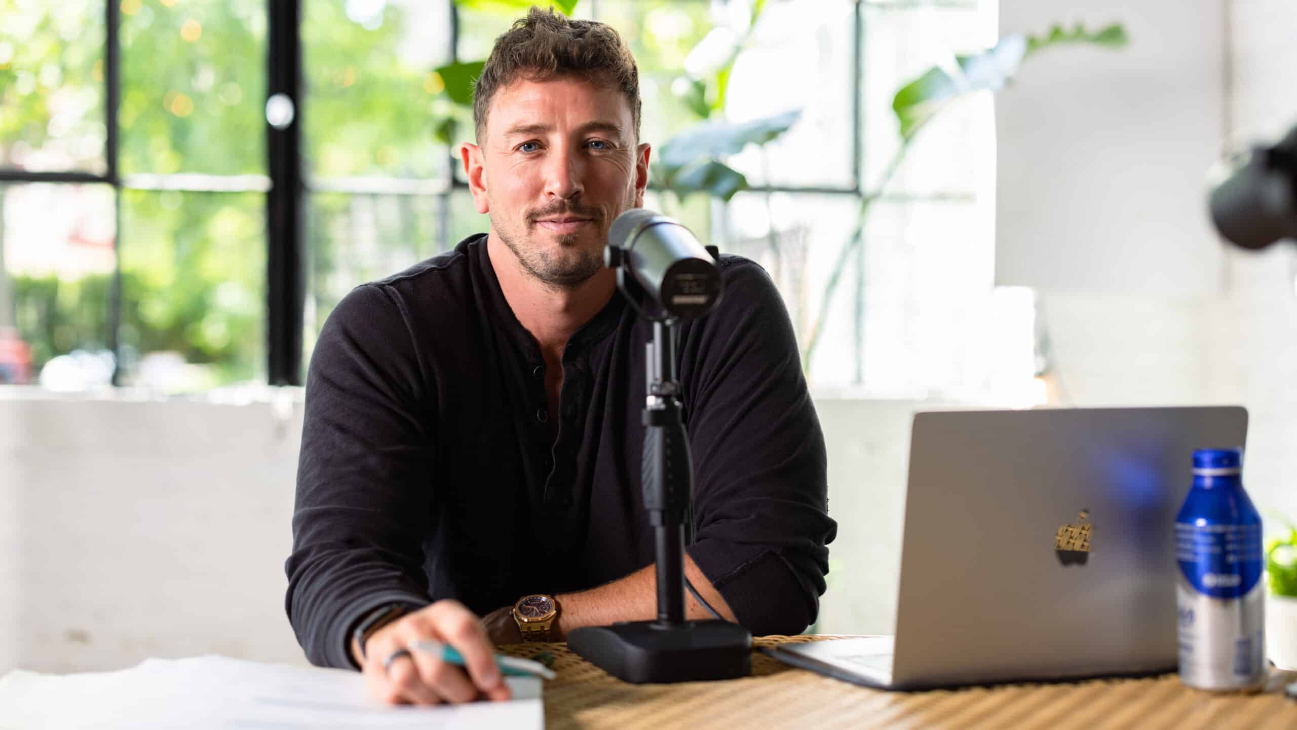 Book Simon Hill | Nutritionist and Podcast Host