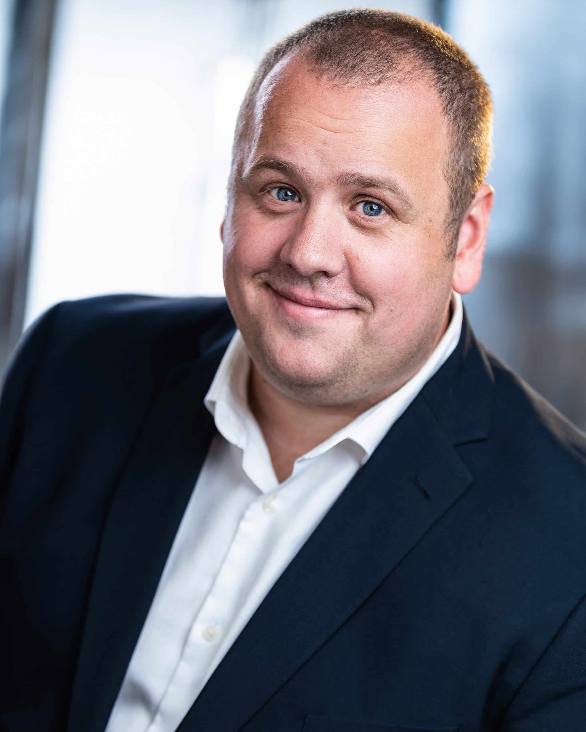 Book Neil Hurst | After Dinner Speaker