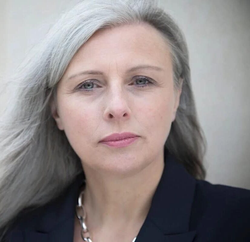Book Tracey Follows | Futurist Speaker